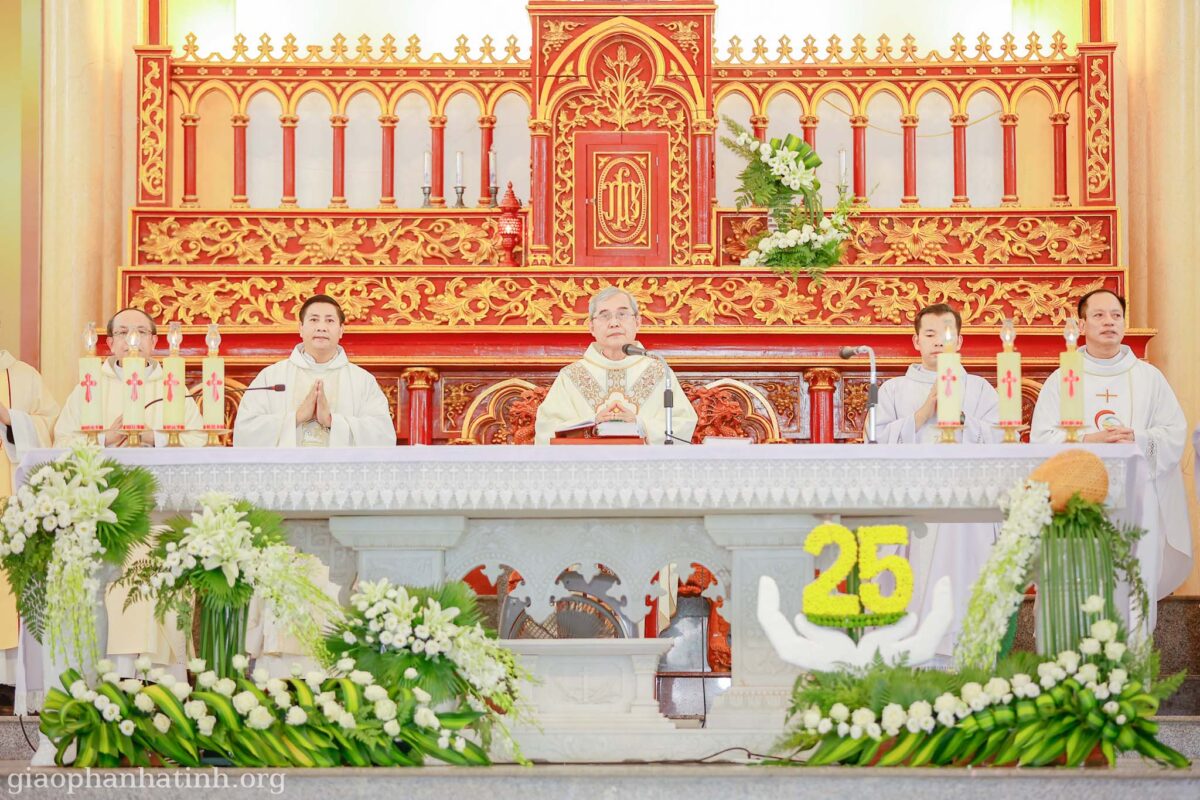 Thánh lễ mừng Ngân khánh Linh mục của Đức cha Louis Nguyễn Anh Tuấn ...