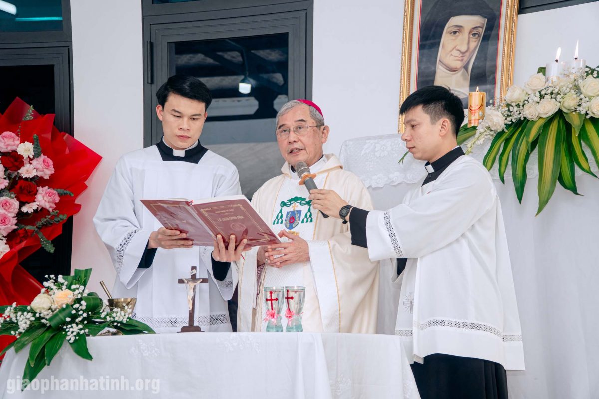 Đức Cha Louis Chủ Sự Thánh Lễ Khánh Thành Nhà Quý Sơ Nữ Tử Bác Ái Vinh ...